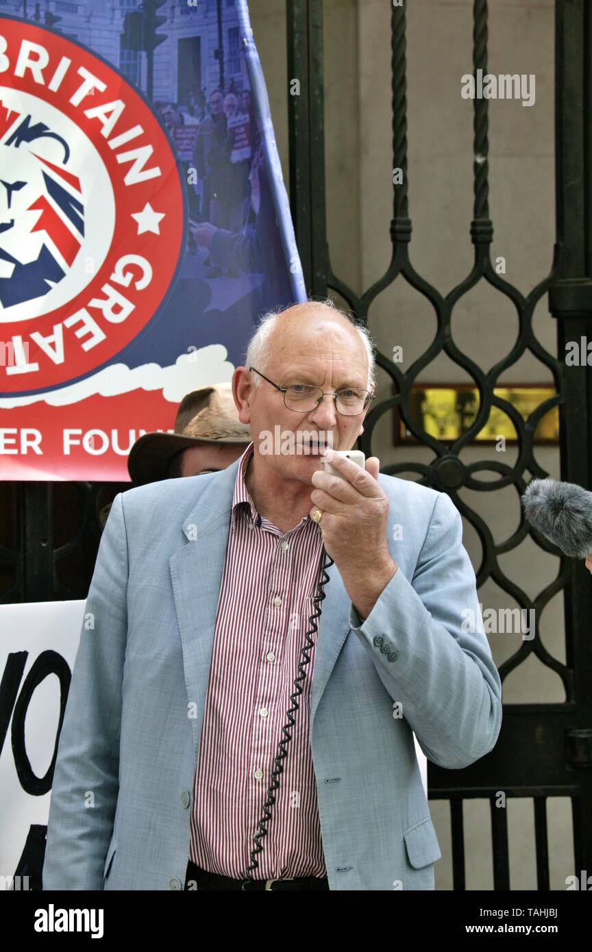 Ukip flags hi-res stock photography and images - Alamy