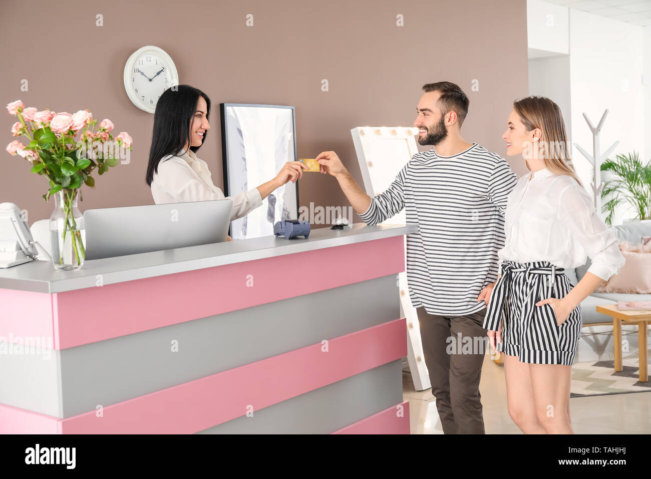 Couple credit card reception hi-res stock photography and images - Alamy