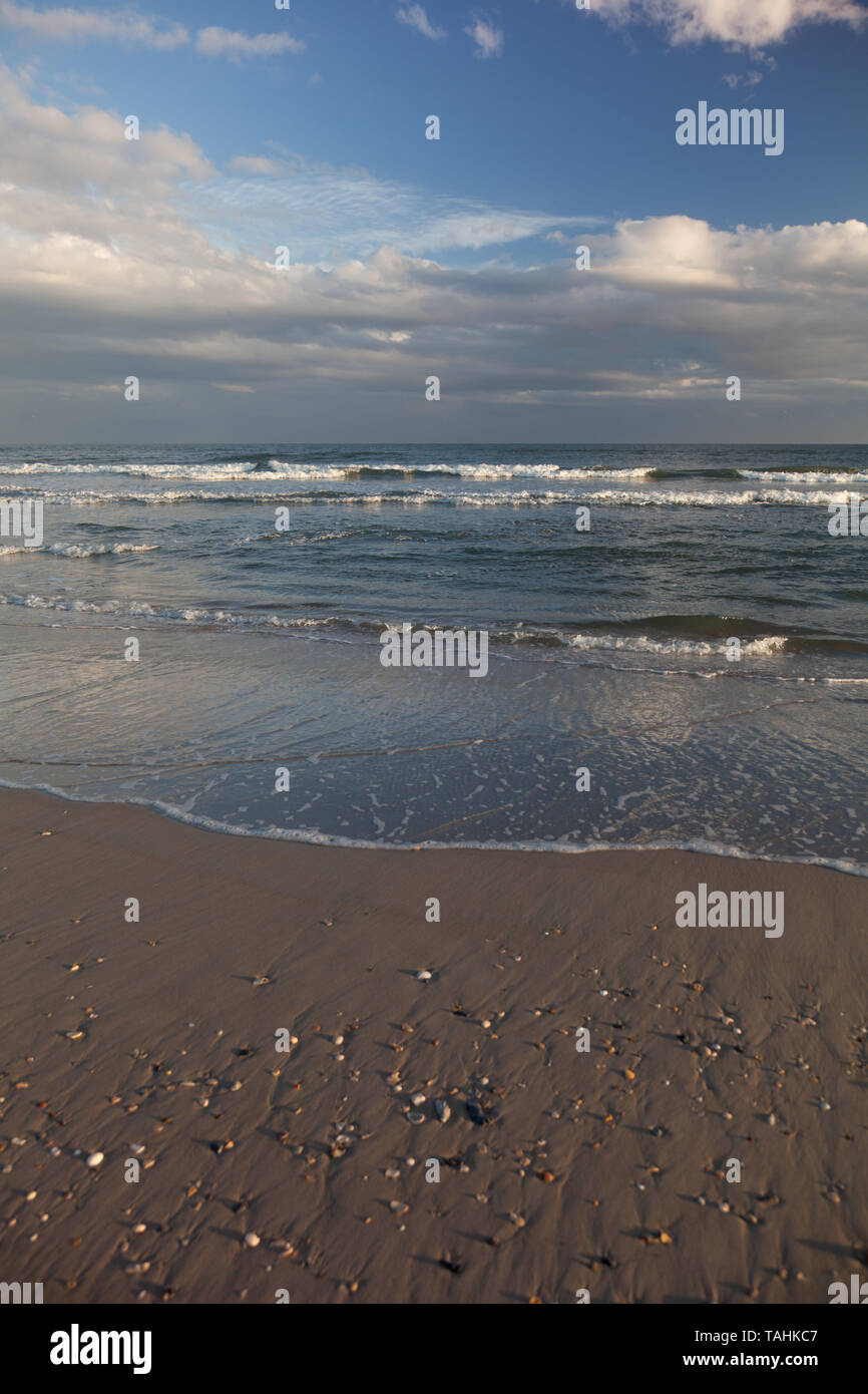 Vertical image of a waves at the beach Stock Photo - Alamy