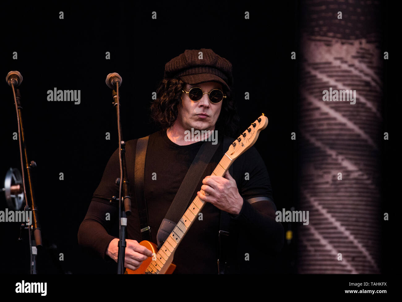 Lead singer rock band hi-res stock photography and images - Alamy