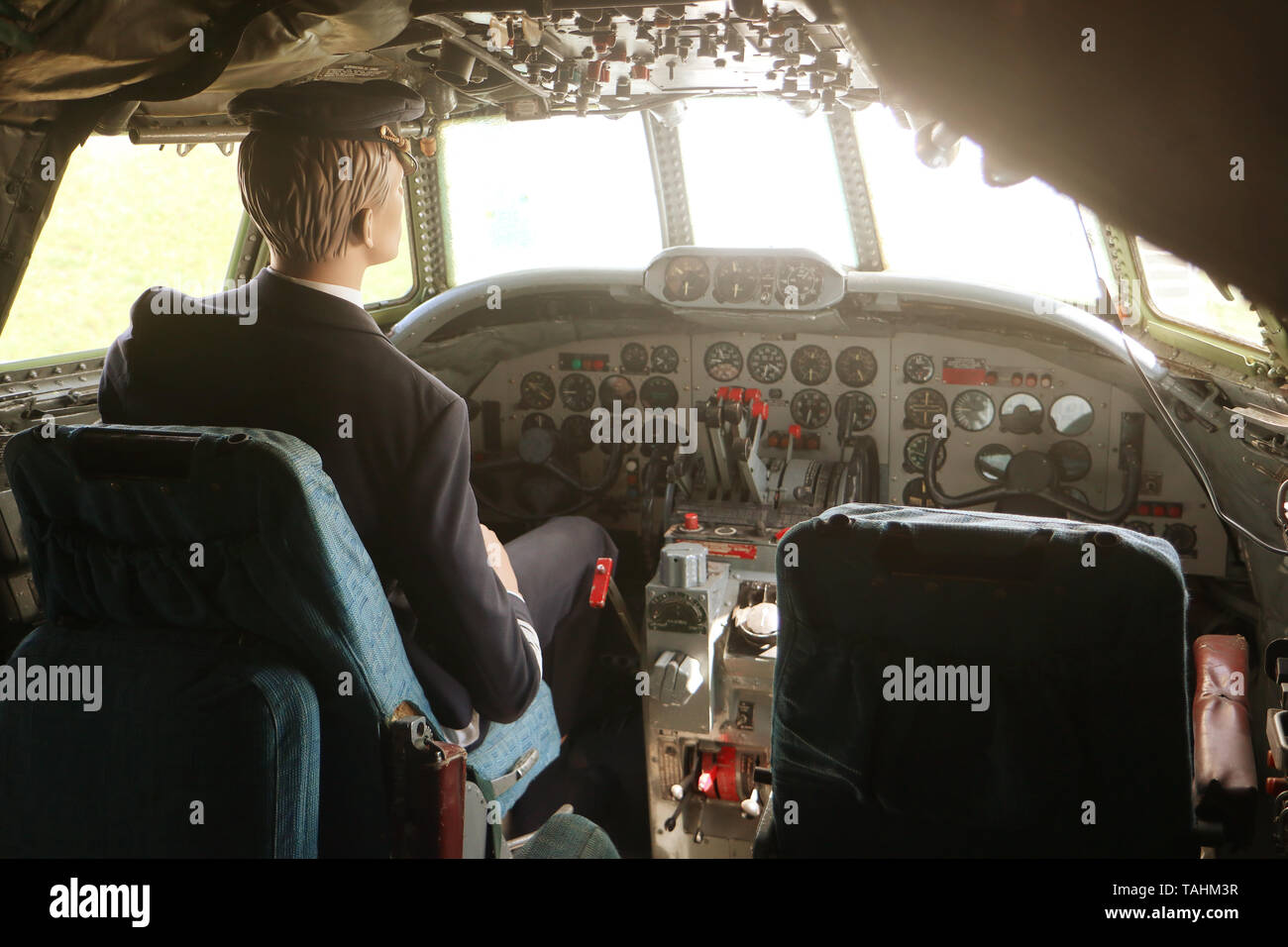 Lockheed constellation cockpit hi-res stock photography and images - Alamy