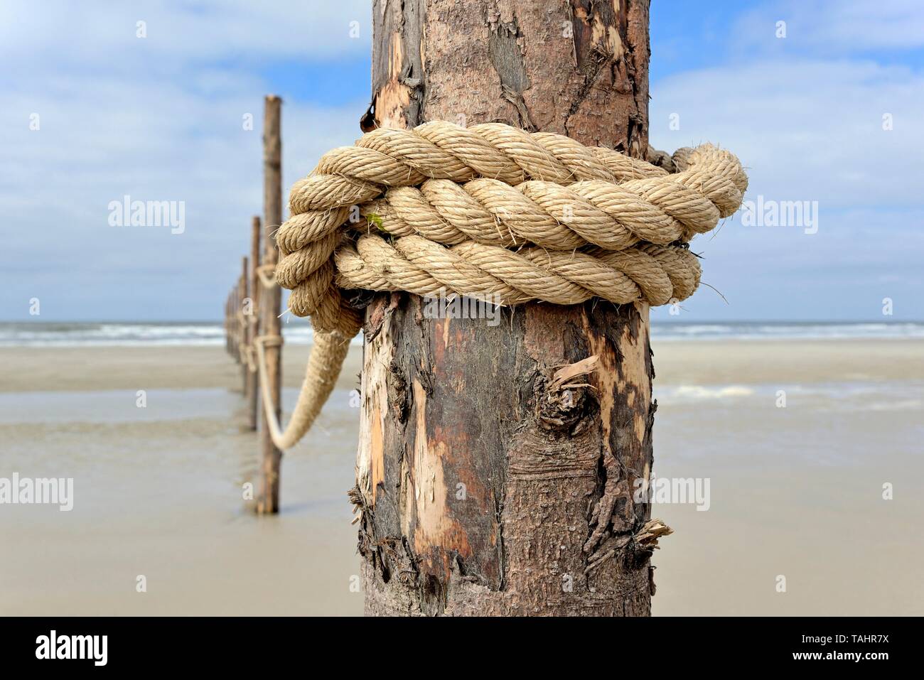 Boundary posts with rope at the guarded beach hi-res stock photography ...