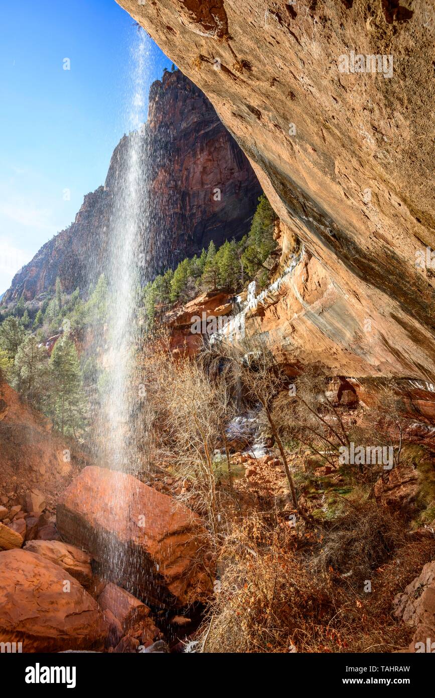 Falling rock hi-res stock photography and images - Alamy