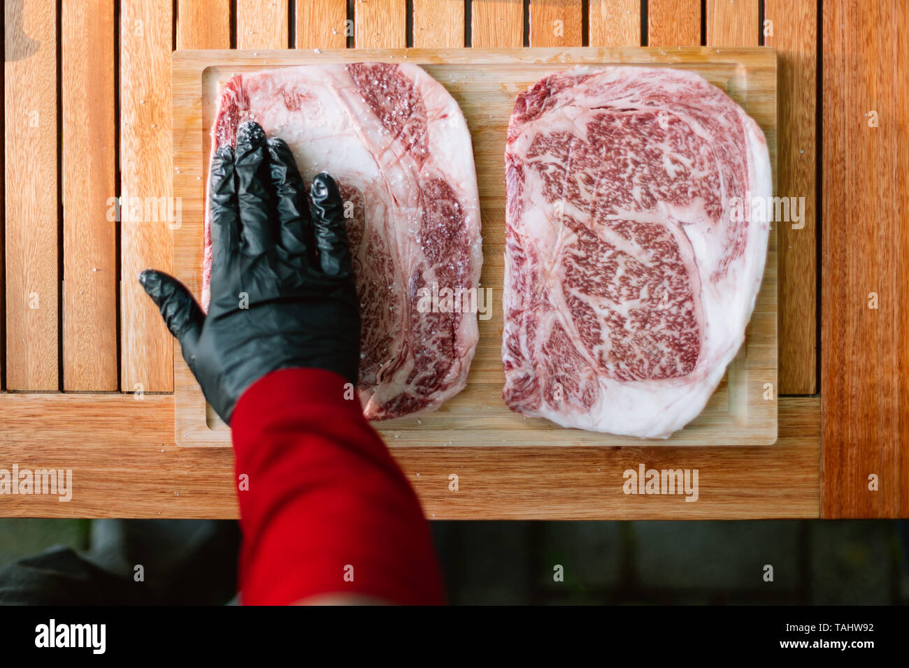 human hand seasoning two wagyu kobe steaks with salt Stock Photo - Alamy
