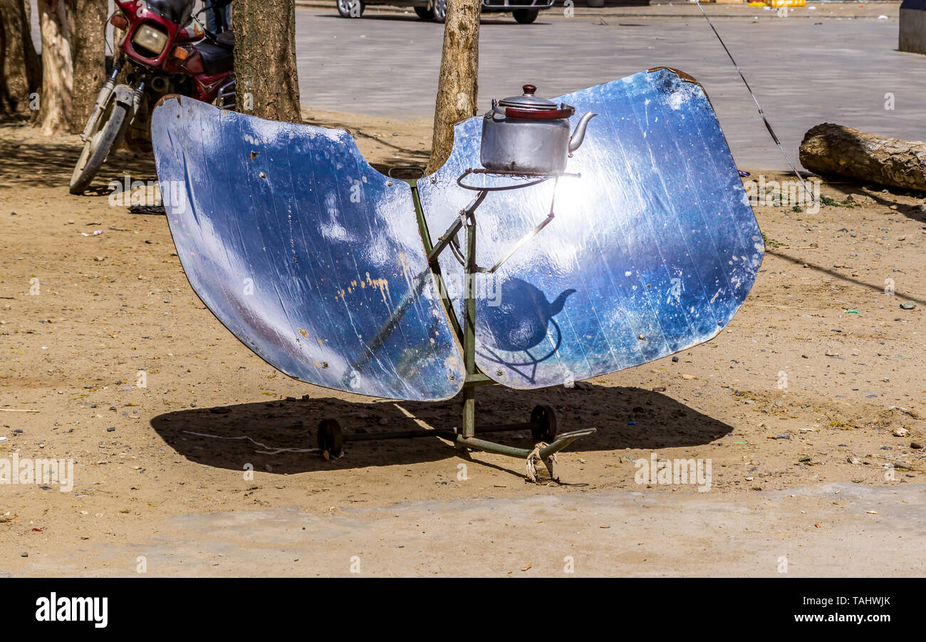 Solar reflector hi-res stock photography and images - Alamy