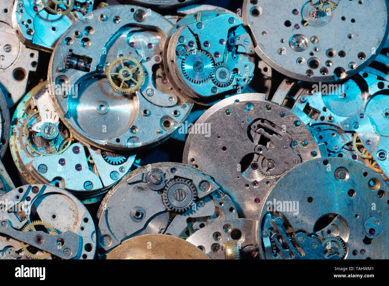Broken pocket watches hi-res stock photography and images - Alamy