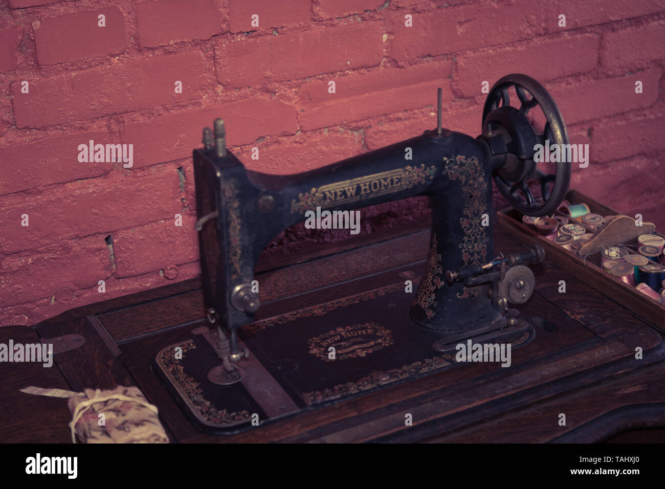Domestic sewing hi-res stock photography and images - Alamy