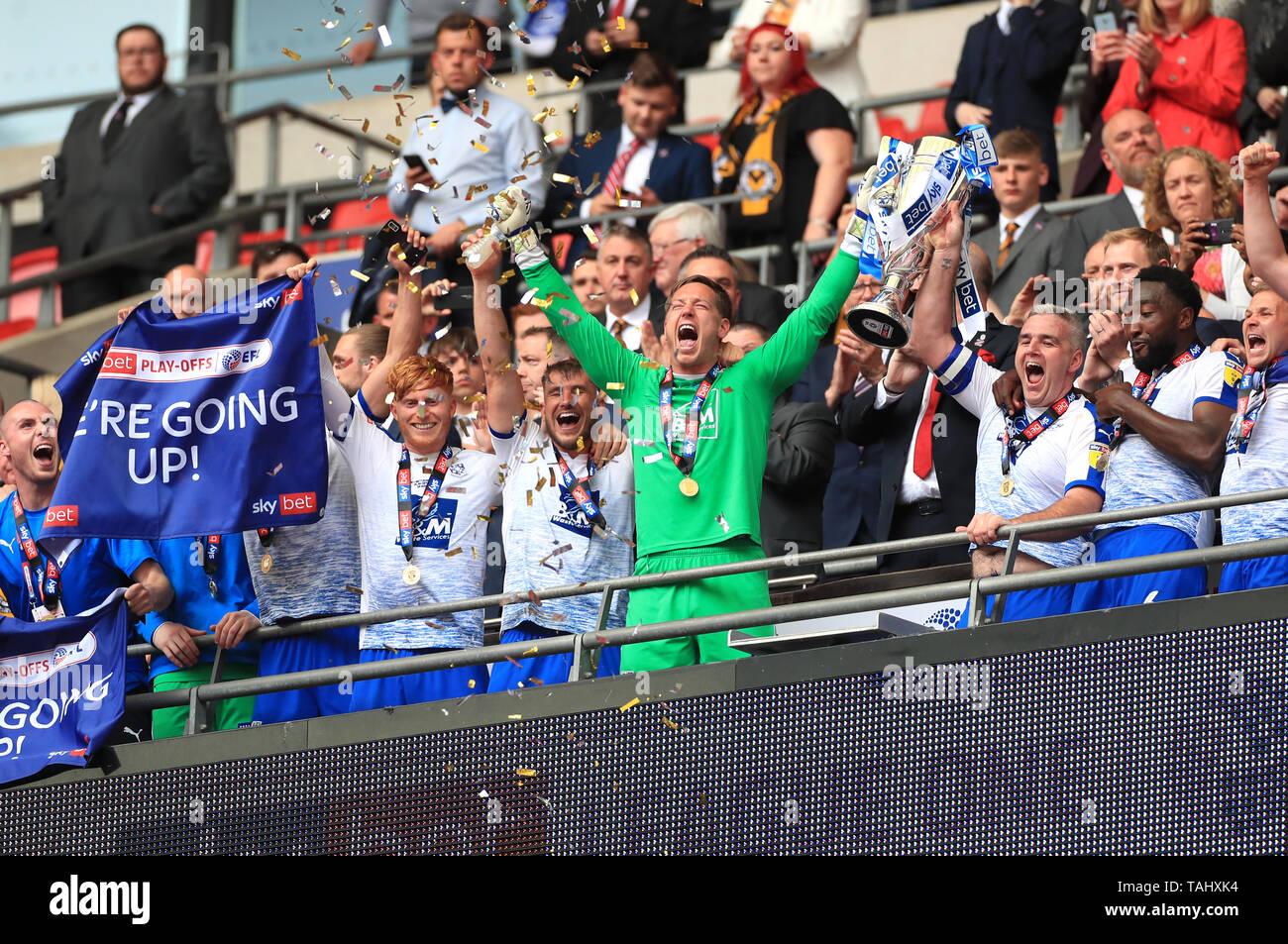 Steve mcnulty tranmere trophy hi-res stock photography and images - Alamy
