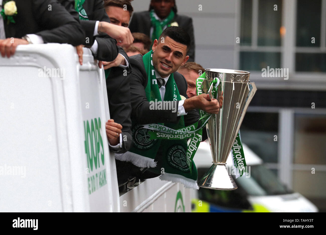 Tom rogic celtic trophy hi-res stock photography and images - Alamy