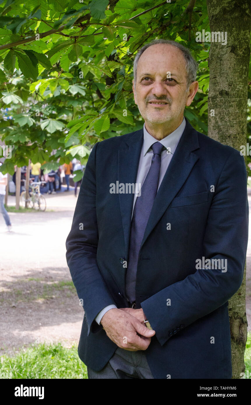 Higgs particle event hi-res stock photography and images - Alamy