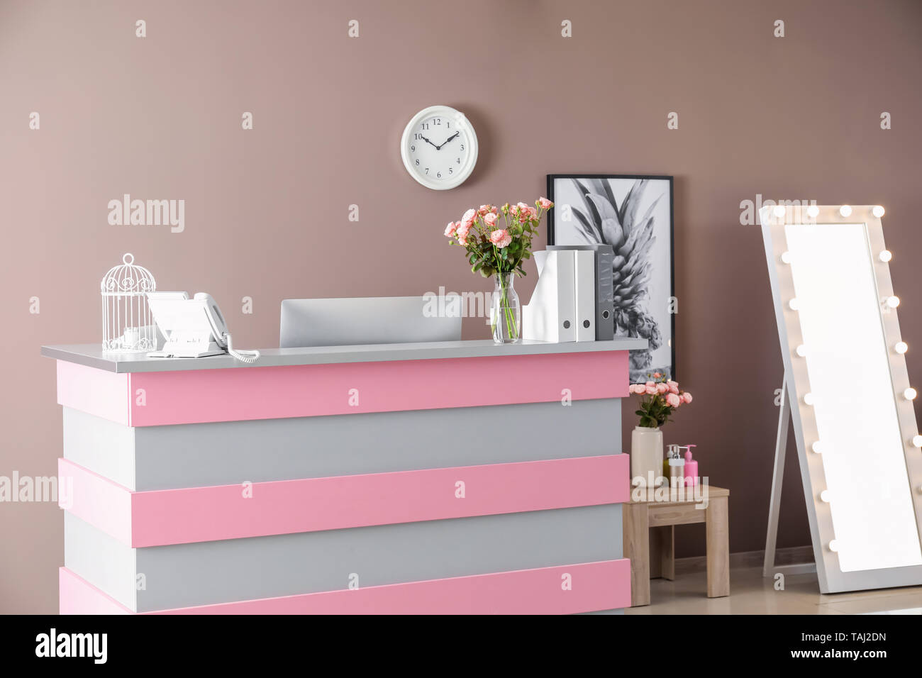 Modern reception desk in hotel Stock Photo - Alamy