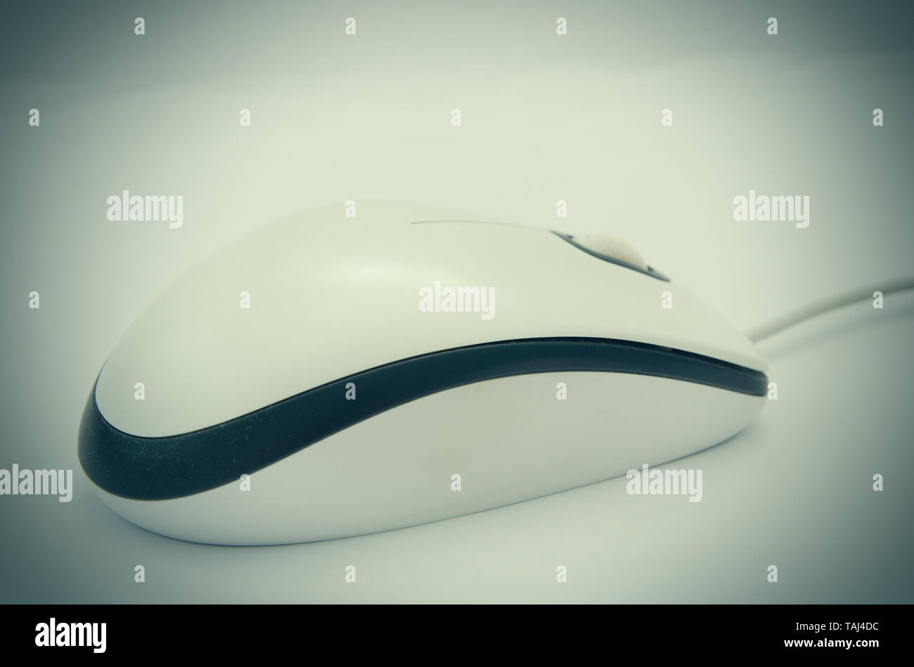 White computer mouse hi-res stock photography and images - Alamy