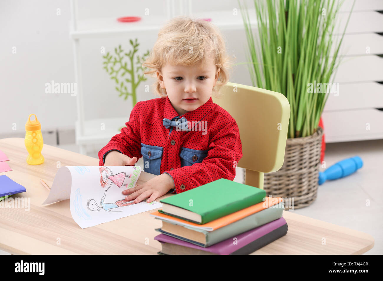 Cute little boy drawing at home Stock Photo - Alamy