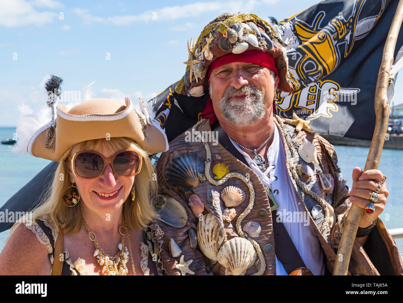 Couple dressed as pirates hi-res stock photography and images - Alamy