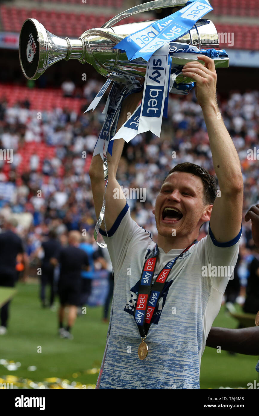 League two trophy hi-res stock photography and images - Alamy
