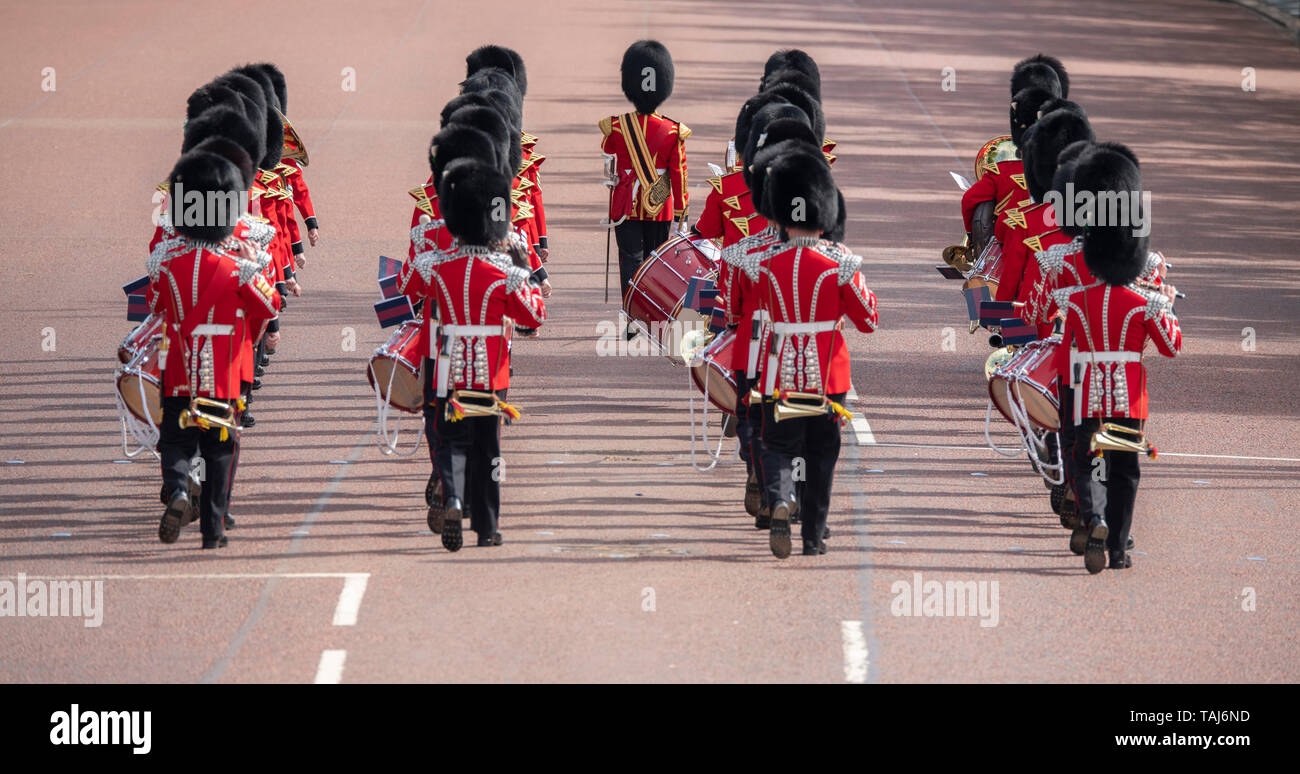 Trooping the colour welsh guards hi-res stock photography and images ...