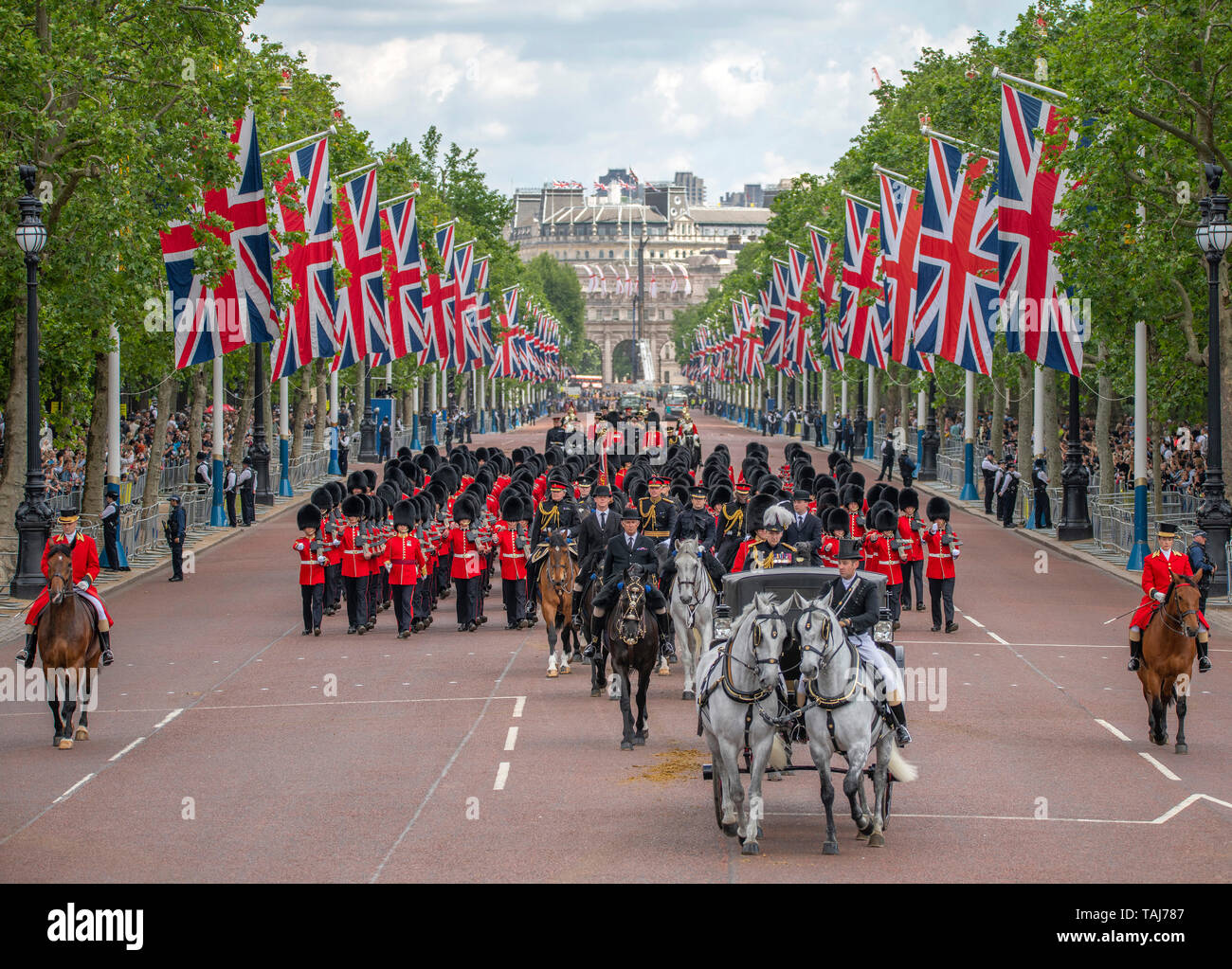The Mall, London, UK. 25th May 2019. Soldiers of the Household Division ...