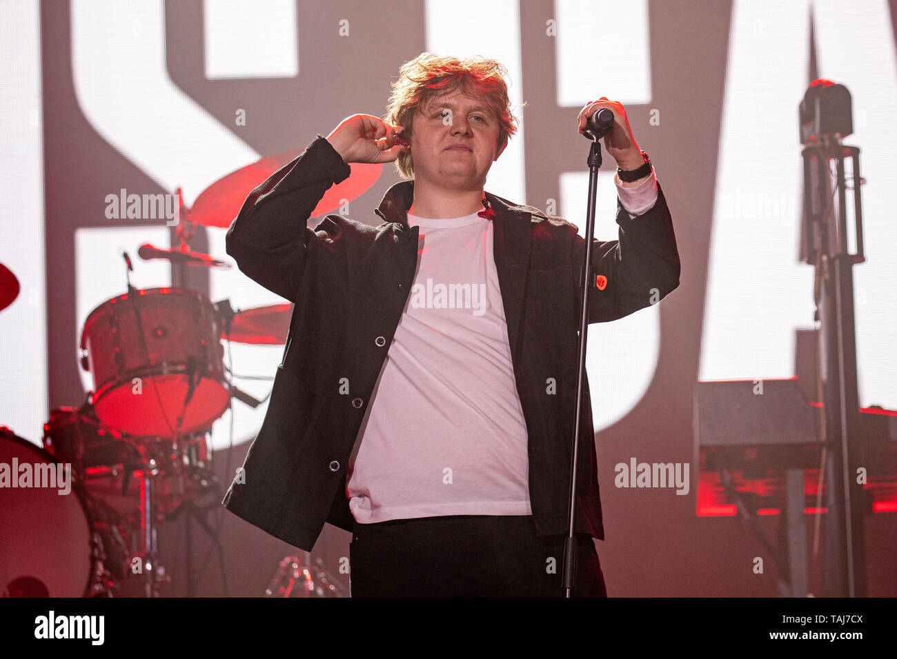 Lewis capaldi piano hi-res stock photography and images - Alamy