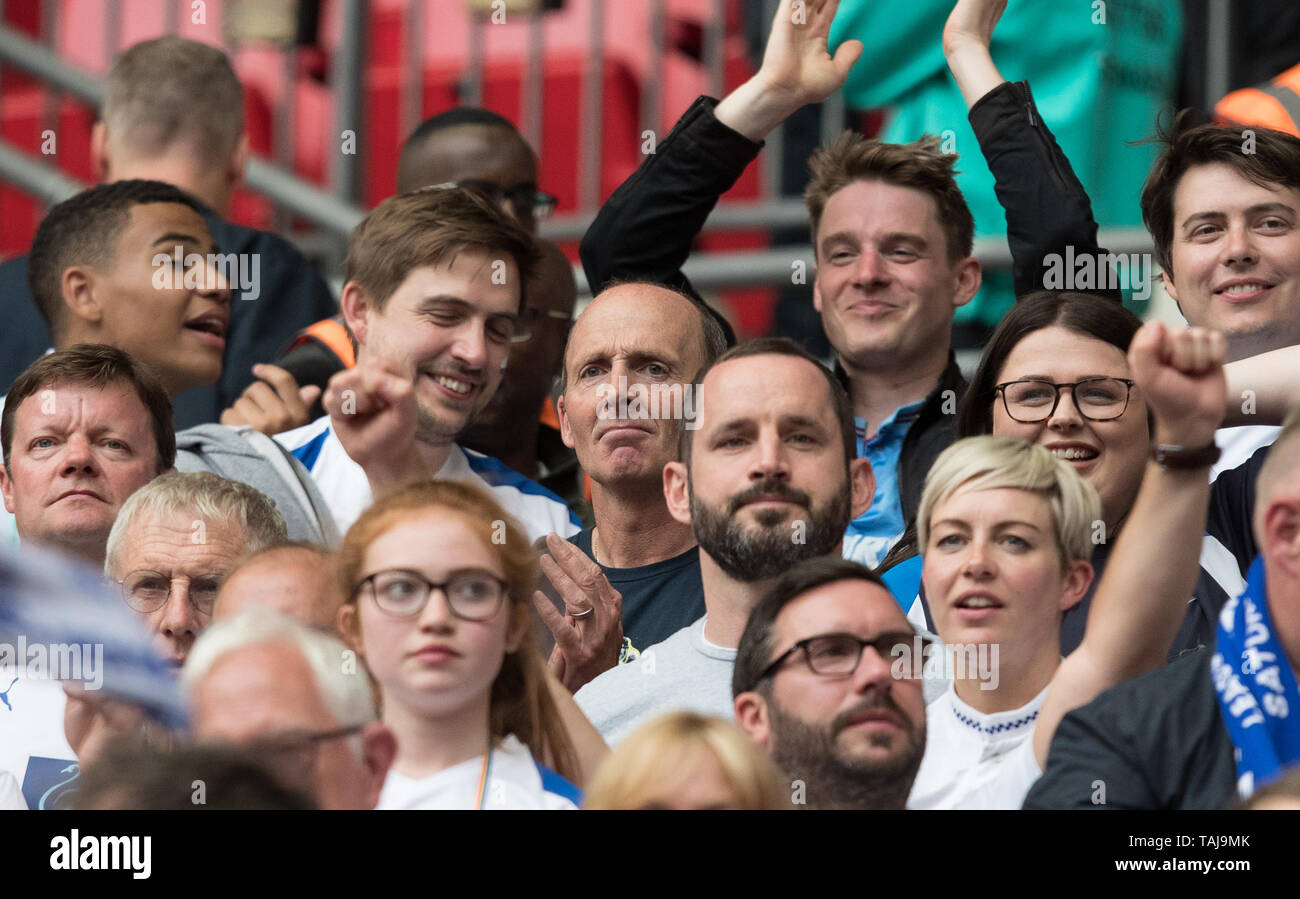 Mike dean referee tranmere hi-res stock photography and images - Alamy