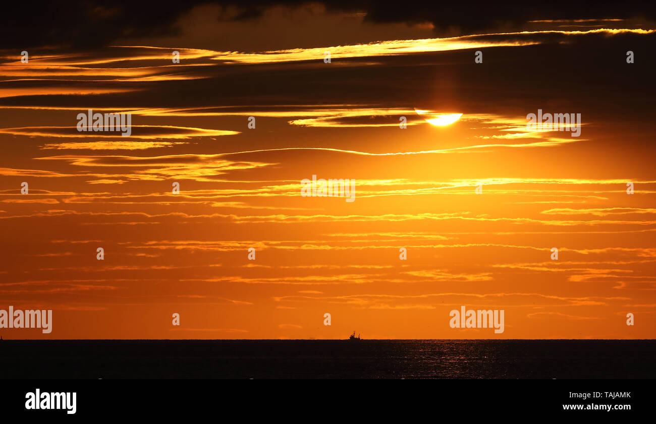 Heacham, UK. 24th May, 2019. A beautiful end to the day as a fishing ...