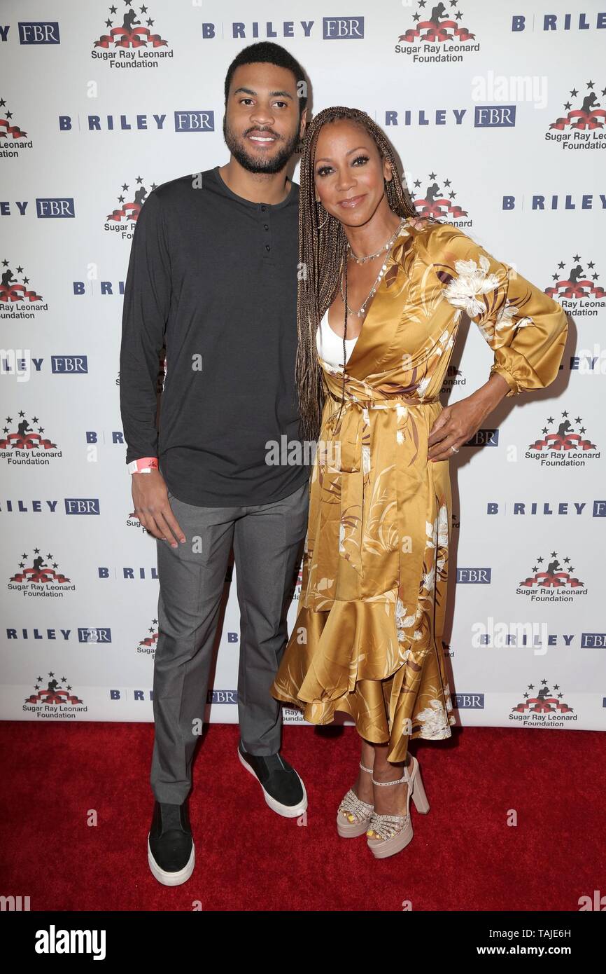 Beverly Hills, CA. 22nd May, 2019. RJ Peete, Holly Robinson Peete at ...
