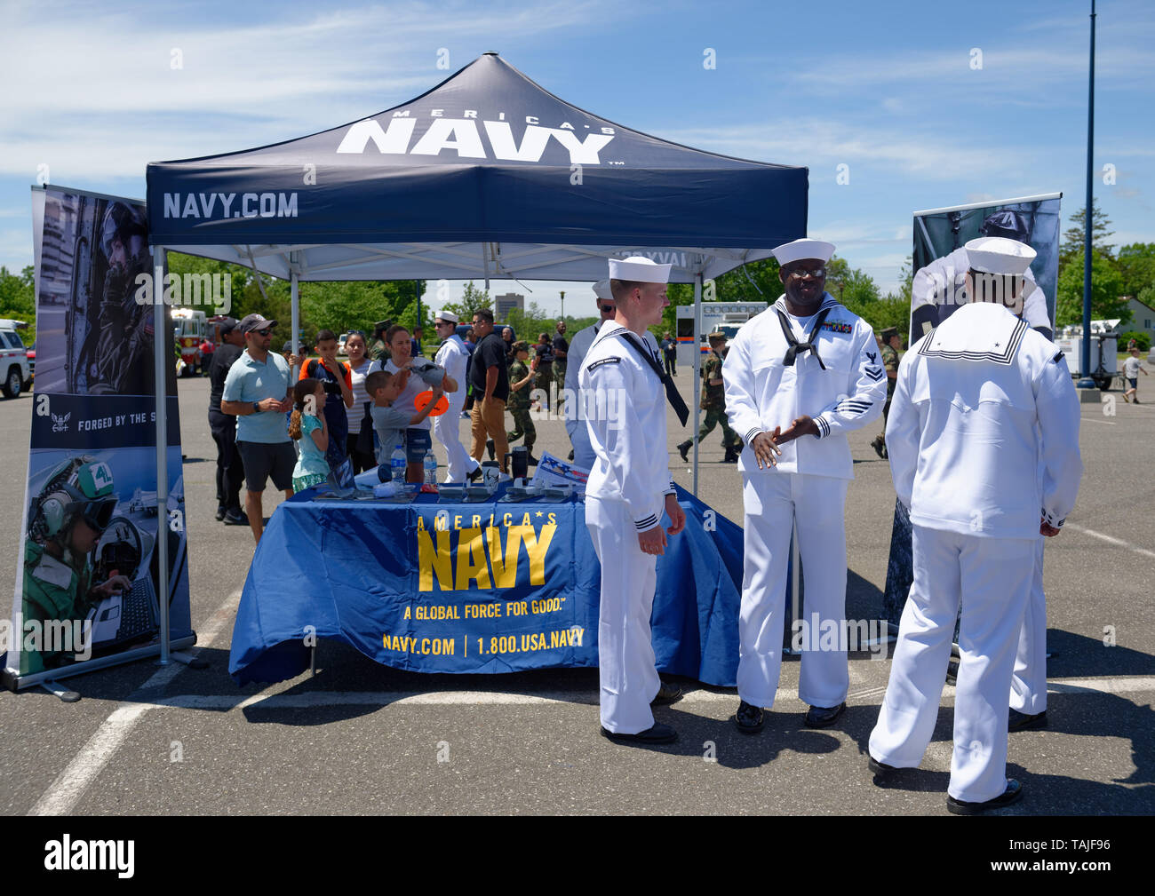 Navy operational support center nosc hi-res stock photography and ...