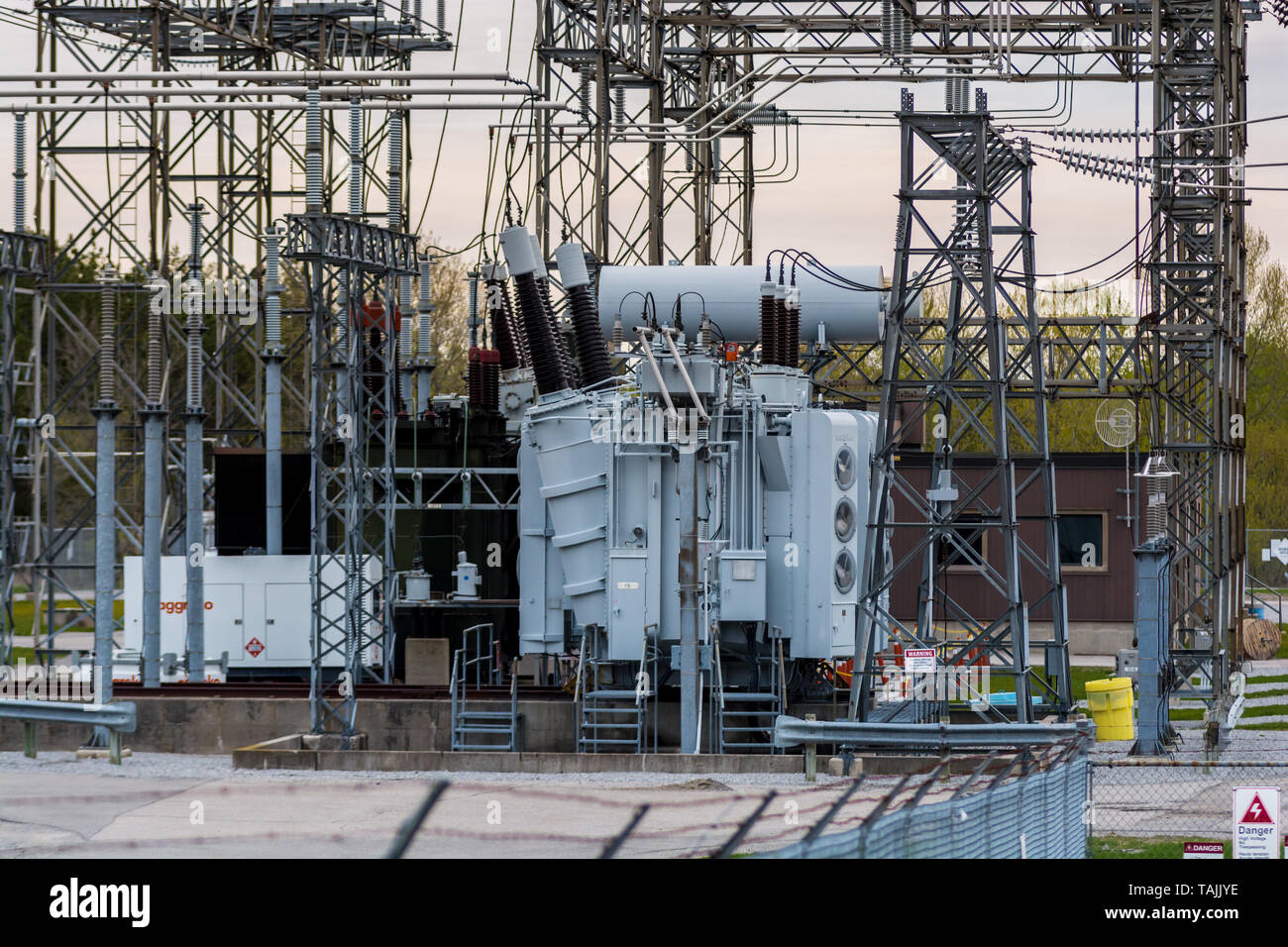 Hydro poles hi-res stock photography and images - Alamy