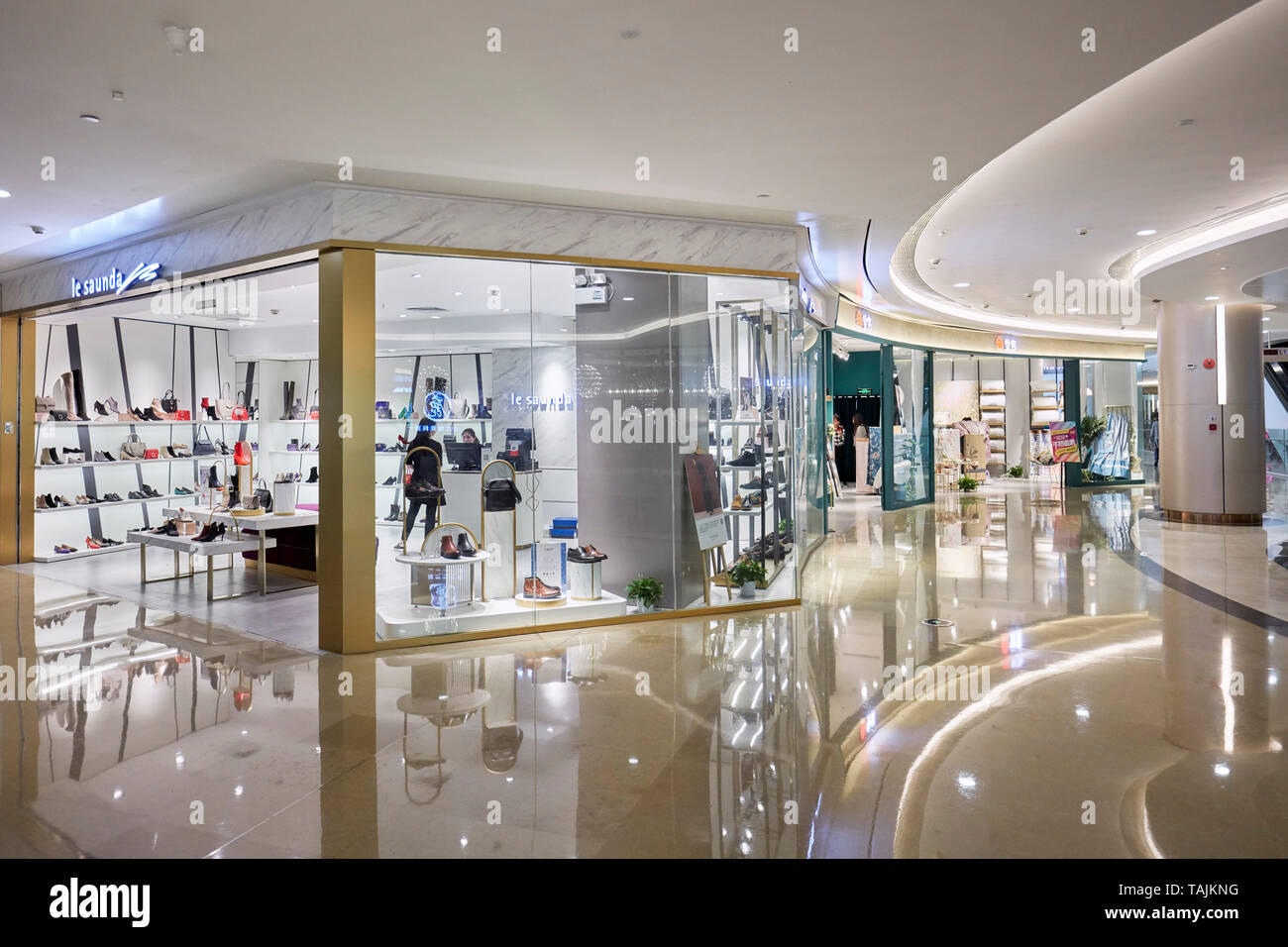 Chinese shopping mall interior hi-res stock photography and images - Alamy