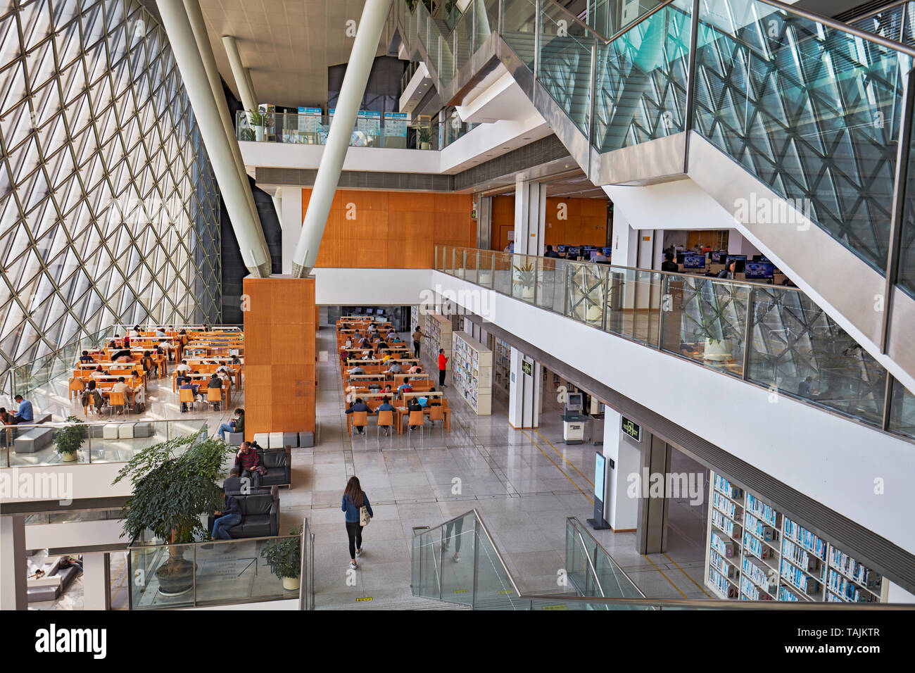 Modern library interior hi-res stock photography and images - Alamy