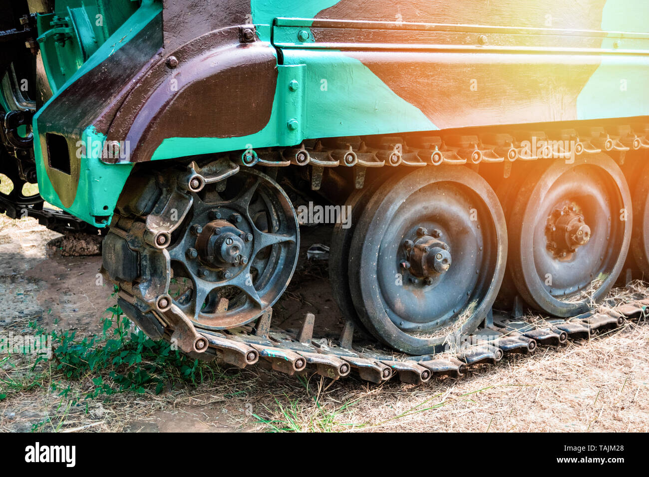 Tank Soldier Wheels Tank Caterpillar Tread - Tracks Of Old Military ...