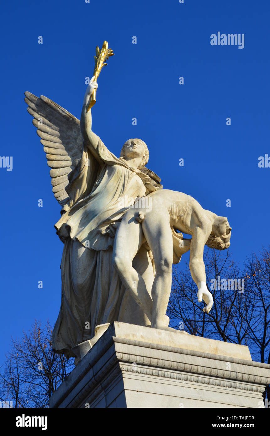 Berlin street art statues hi-res stock photography and images - Alamy