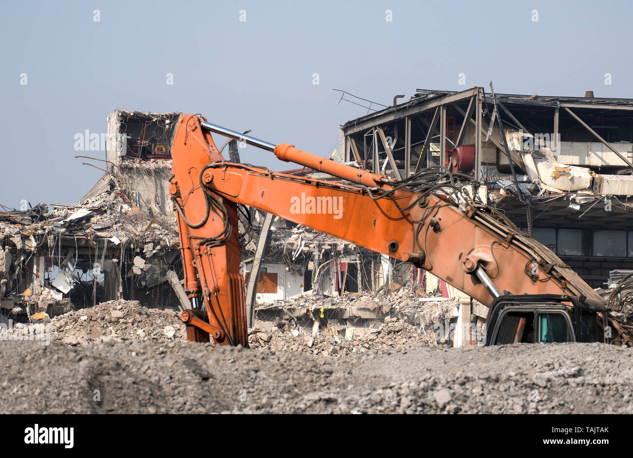 Demolition machine hi-res stock photography and images - Alamy