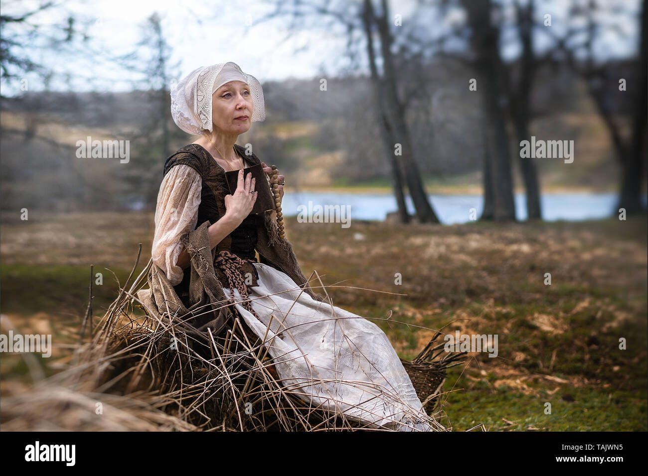 Medieval woman beautiful hi-res stock photography and images - Alamy