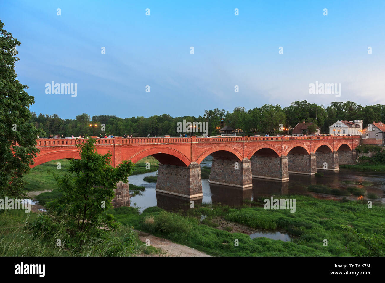 Old brick bridge hi-res stock photography and images - Alamy