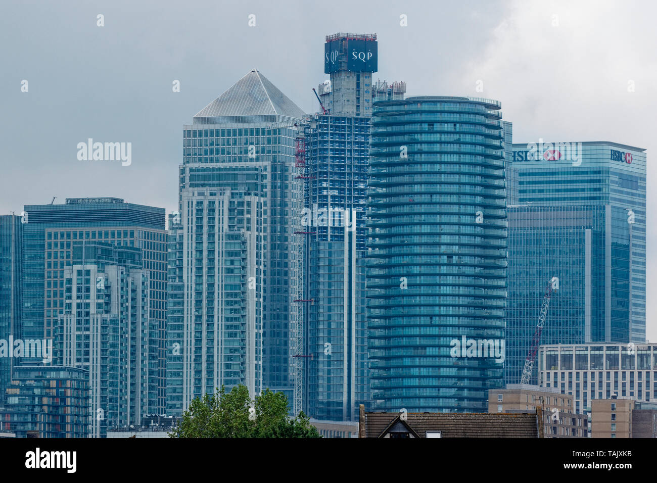 LONDON ISLE OF DOGS SKYSCRAPERS OF CANARY WHARF CONTINUOUS BUILDING ...