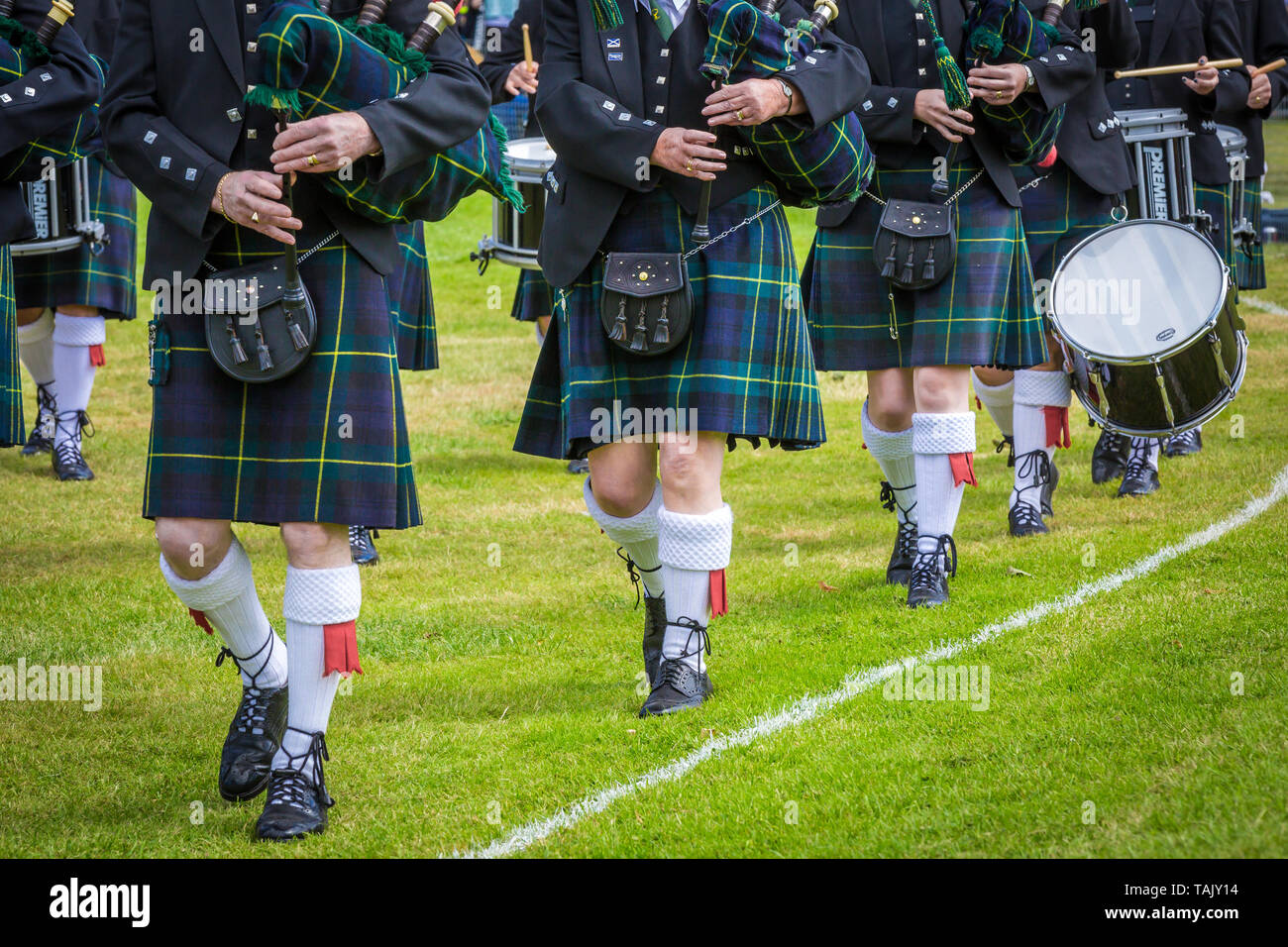 Scottish pipers hi-res stock photography and images - Alamy