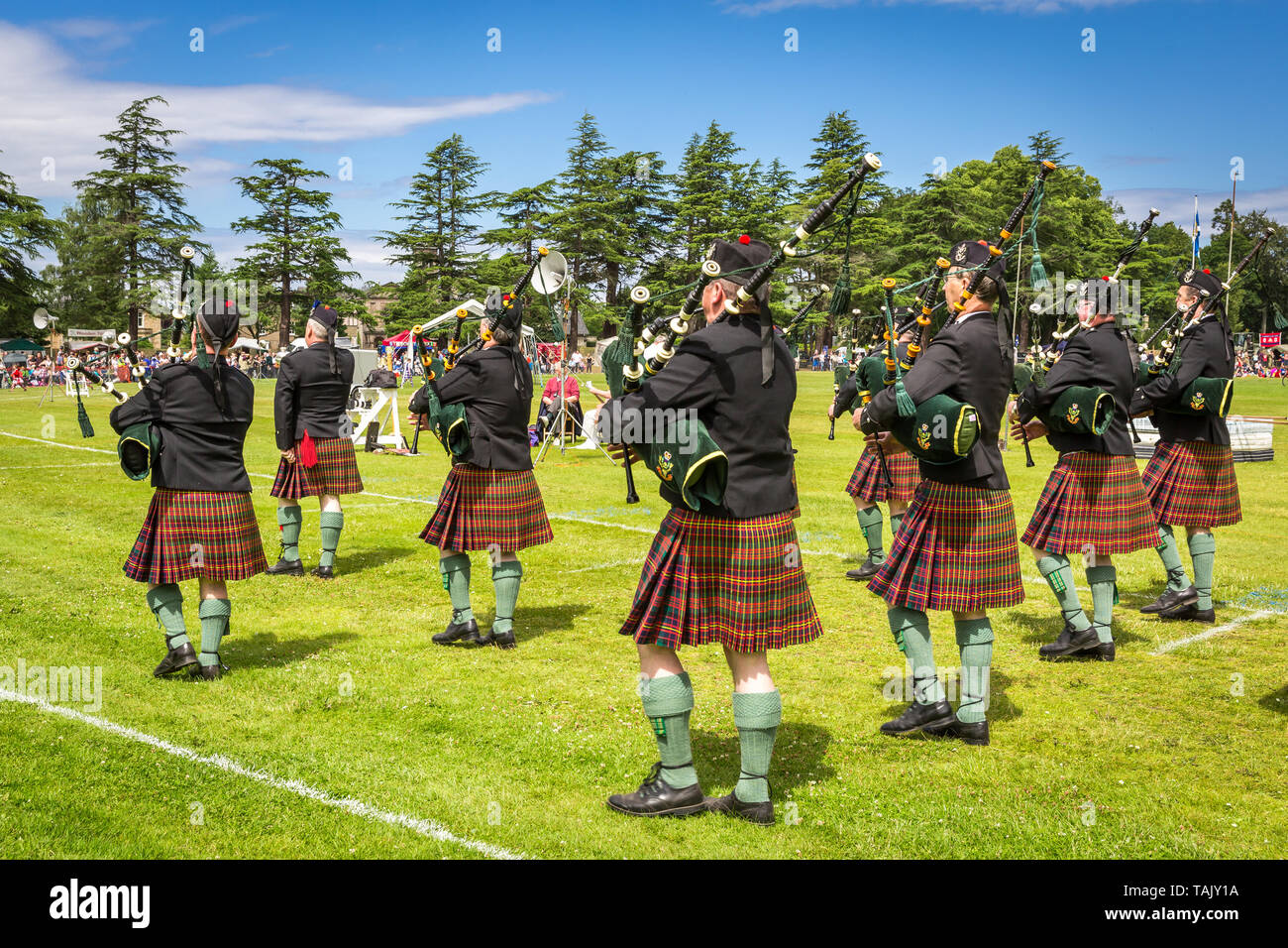 Scottish pipers hi-res stock photography and images - Alamy