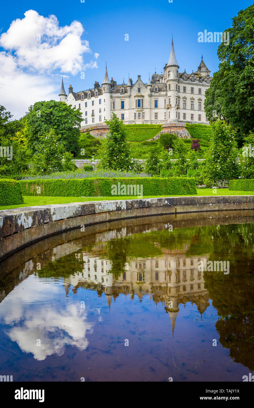 View of Dunrobin Castle, Scotland, Great Britain Stock Photo - Alamy