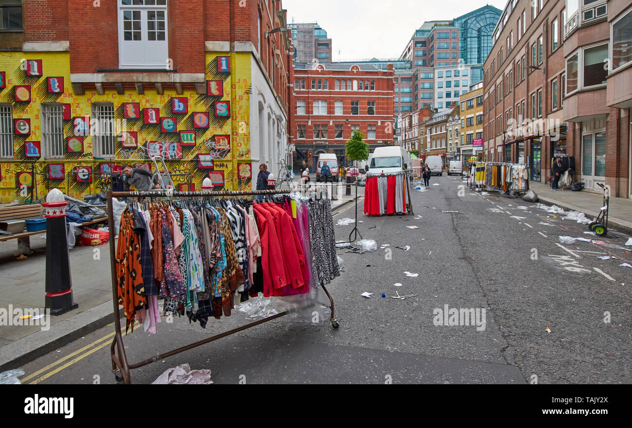 LONDON SPITALFIELDS BRICK LANE AREA STREET AT THE END OF A MARKET DAY ...