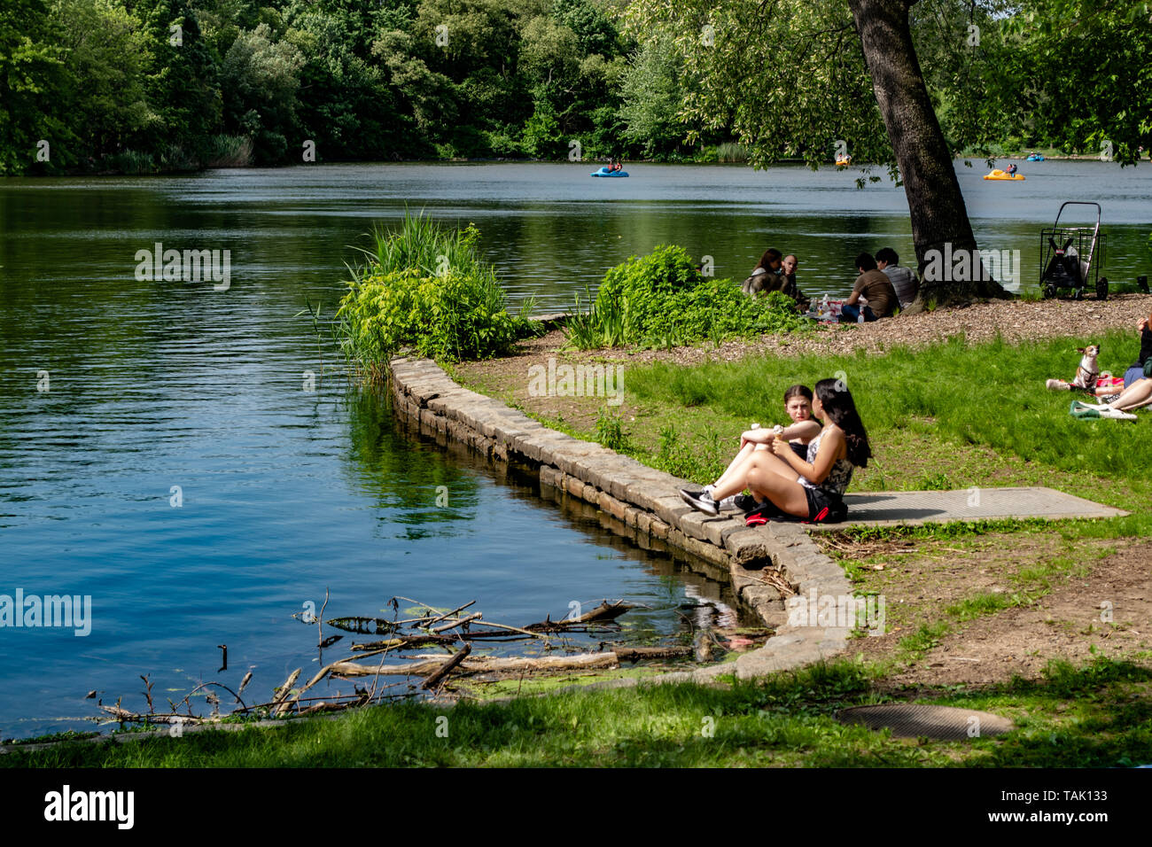 Girls water park in summer hi-res stock photography and images - Alamy