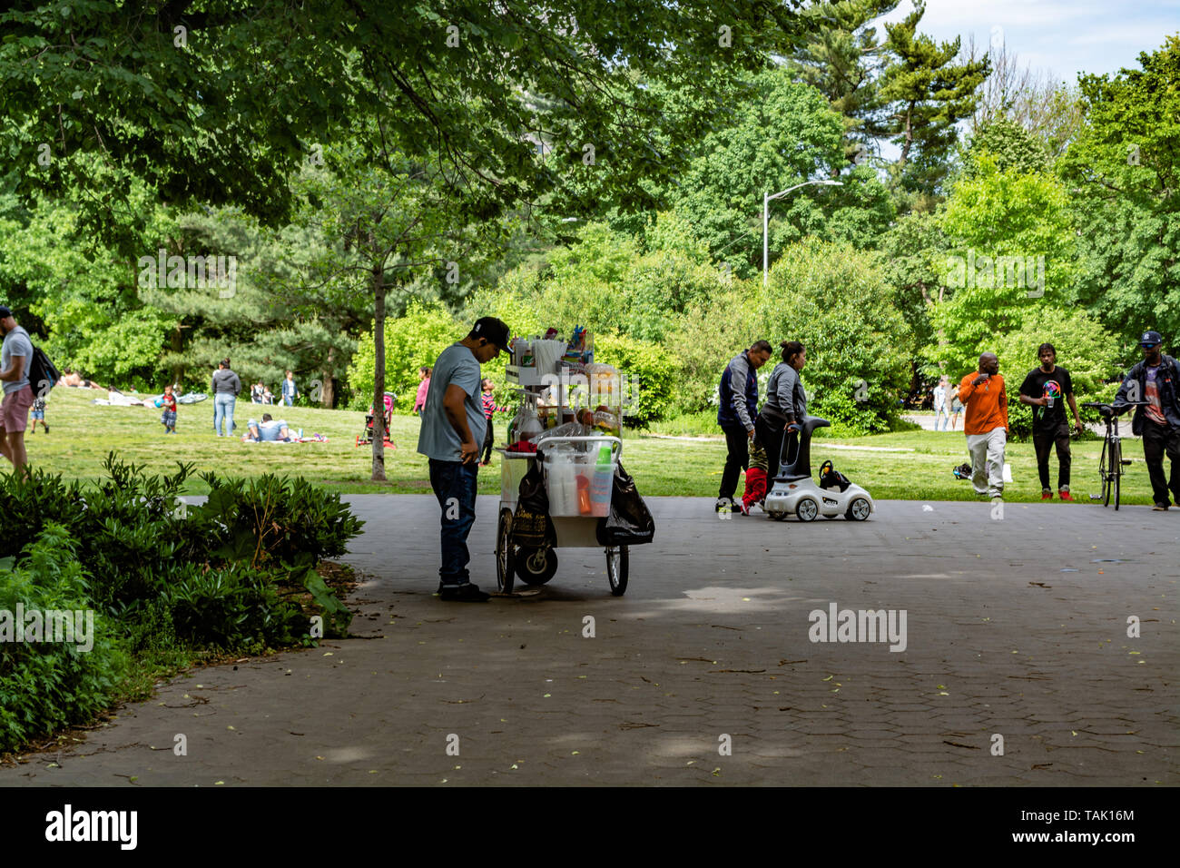 Man selling ice cream in hi-res stock photography and images - Alamy