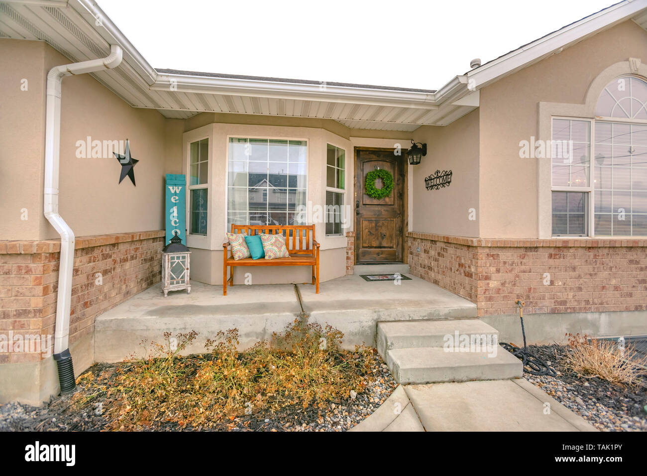 Half glass entry door hi-res stock photography and images - Alamy