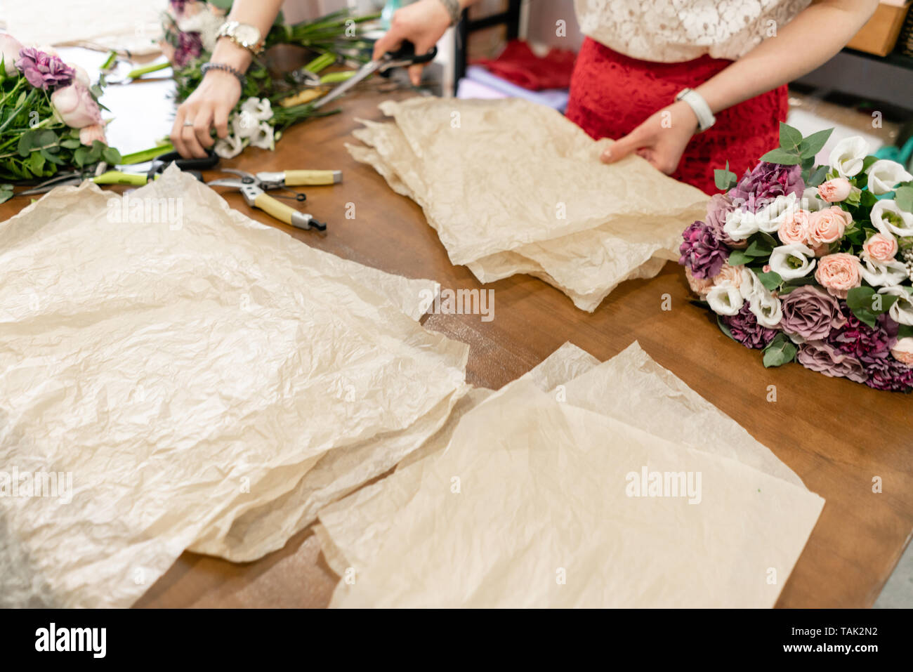 Master class on making bouquets. Summer bouquet. Learning flower ...