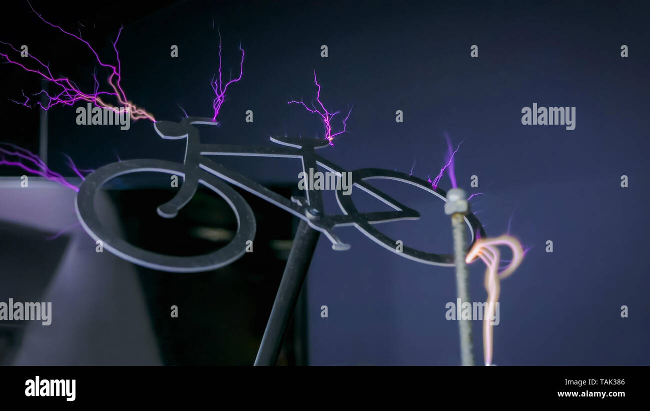 High-voltage experiment with Tesla coil Stock Photo - Alamy