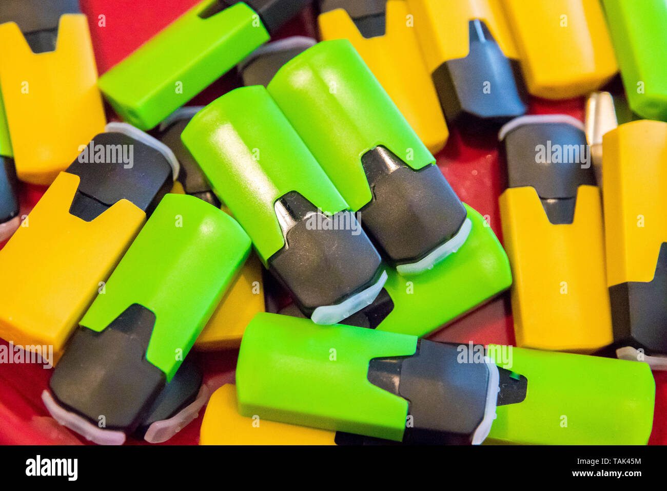 Vapes disposable hi-res stock photography and images - Alamy