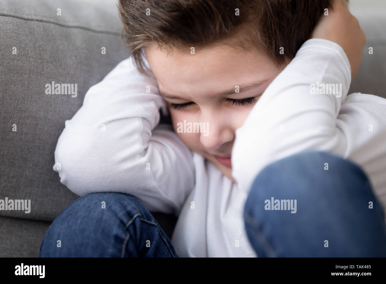 Child scared parent hi-res stock photography and images - Alamy