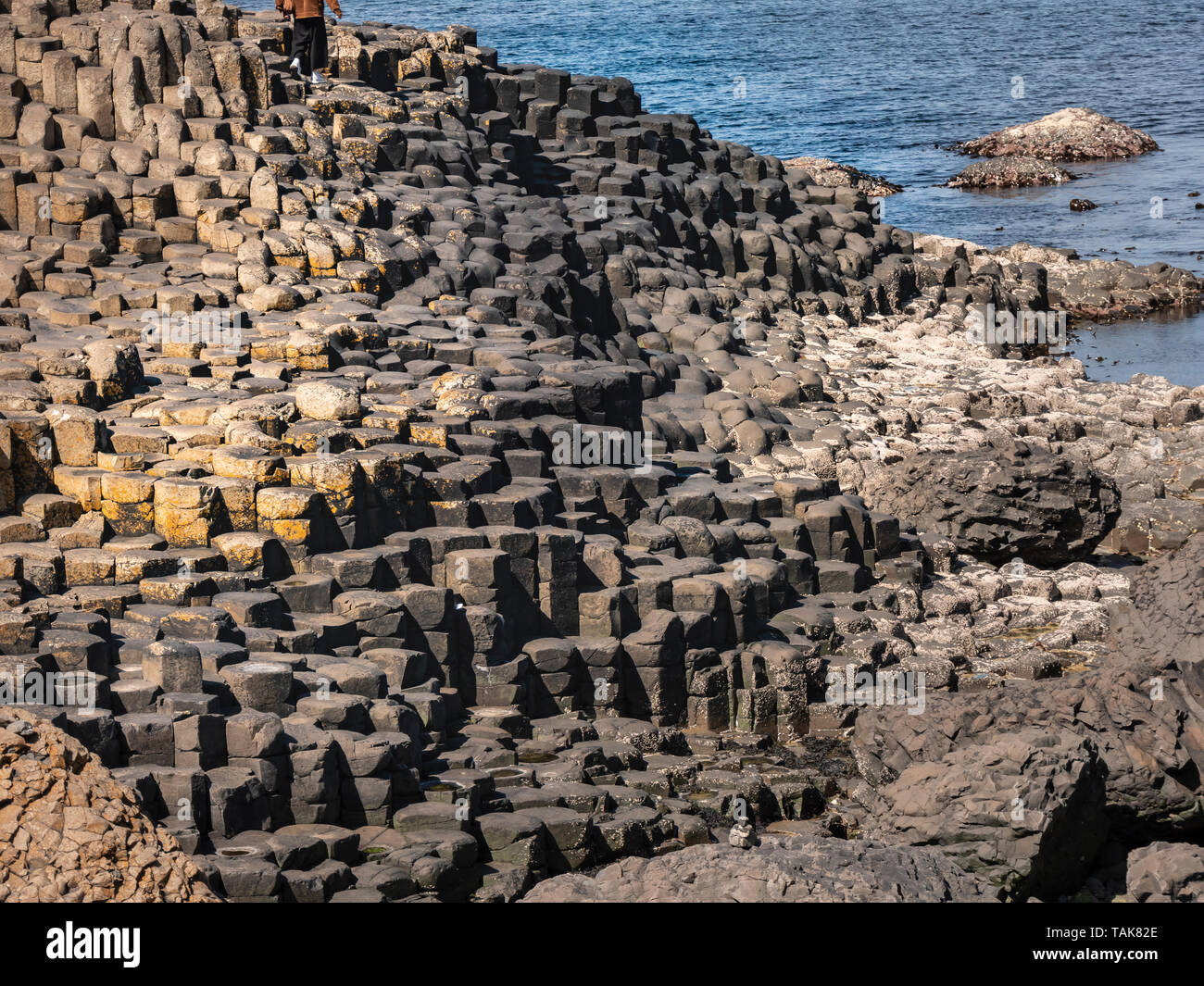 The typical rock formations of Giants Causeway in Northern Ireland ...