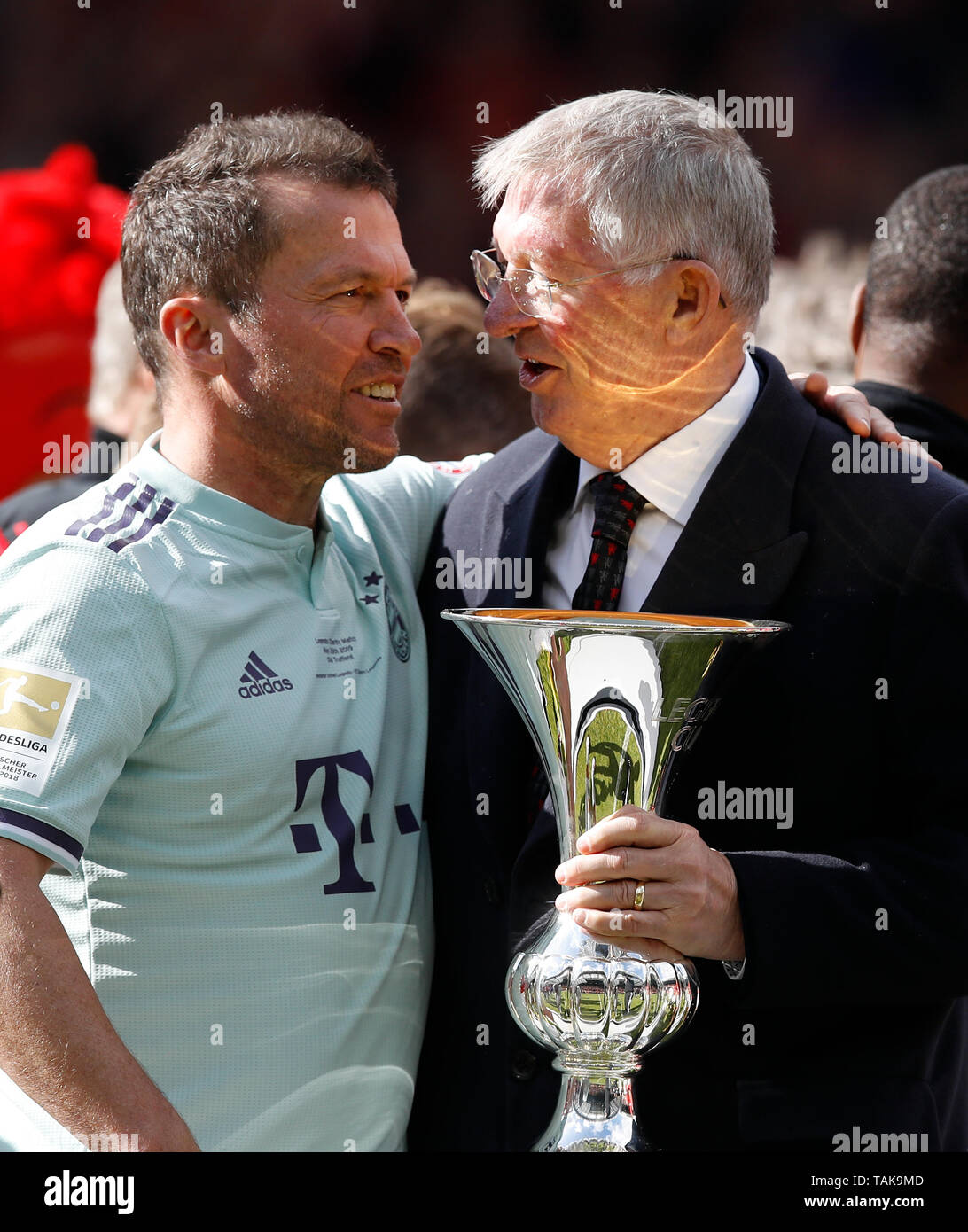 Alex ferguson manchester united trophy hi-res stock photography and ...