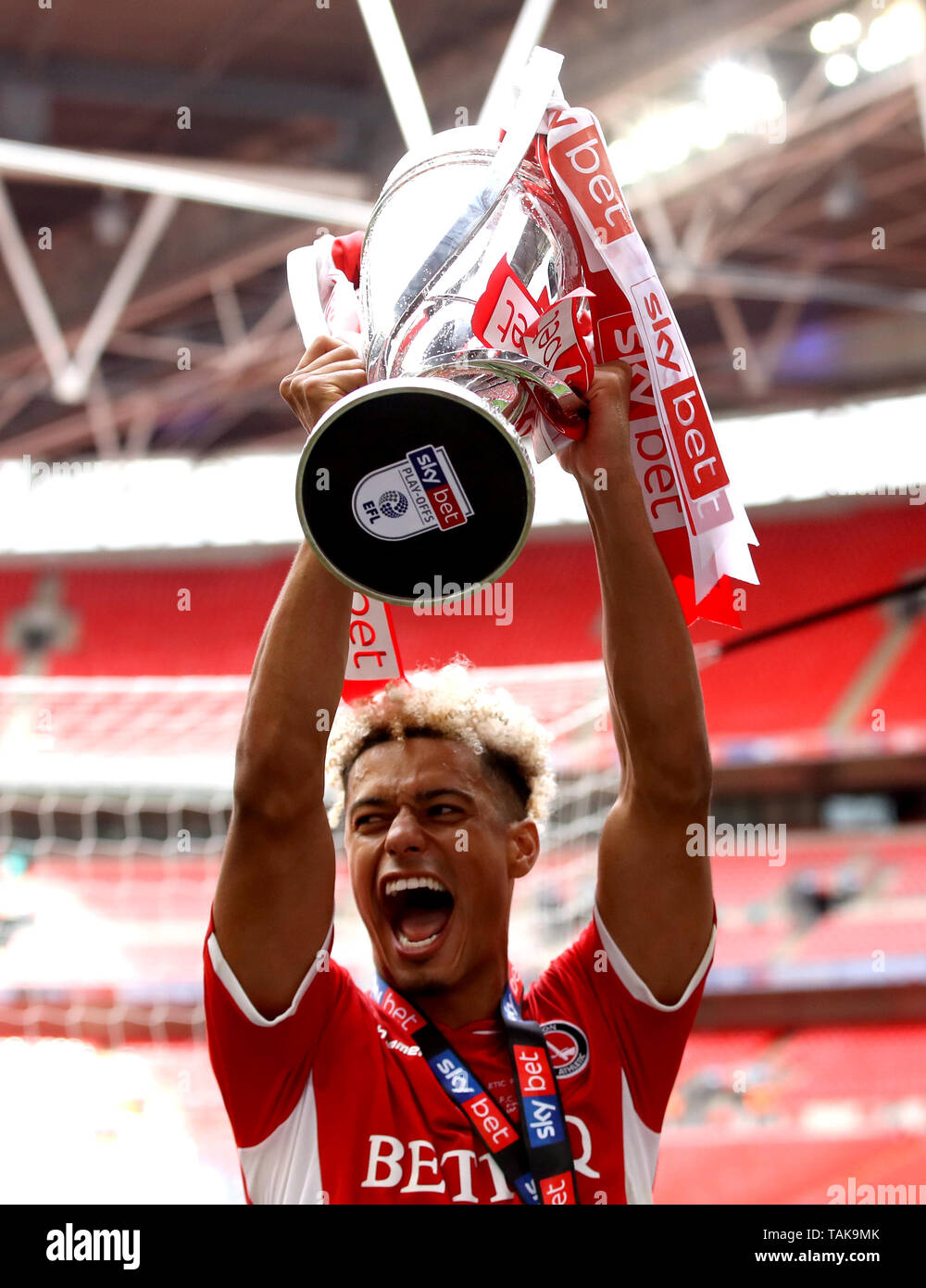 Trophy end sky bet league one play off final wembley stadium hi-res ...