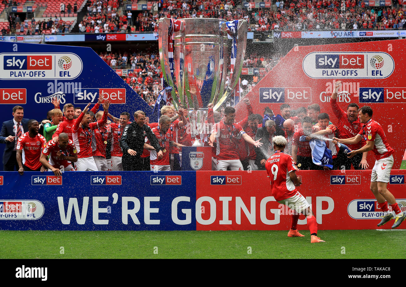 Playoffs trophy hi-res stock photography and images - Alamy